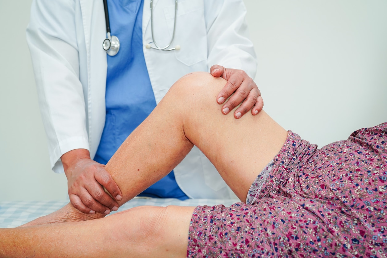 Pros and Cons of Double Knee Replacement